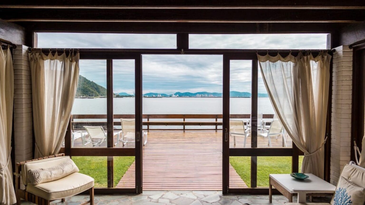 Hurricane Window Protection: Why Taping Windows Is a Myth? - AV Star News